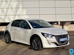 White Peugeot e-208 2022 in Riga, with an engine capacity of 0.00 L and mileage of 49 thousand km for 14999 €, photo 6 on AUTOMOTO.COM.LV