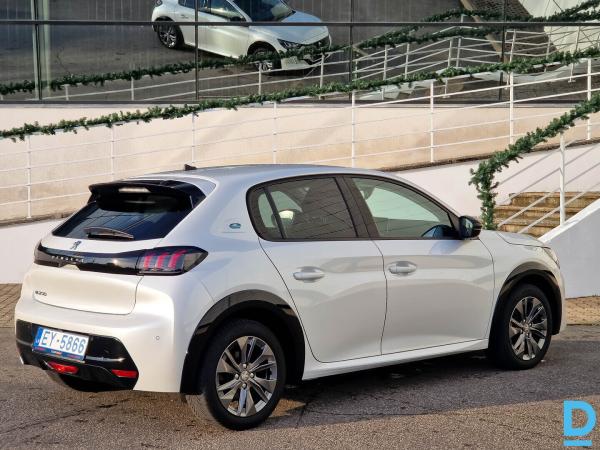 Balts Peugeot e-208 2022 Rīga, ar dzinēja tilpumu 0.00 L un nobraukumu 49 tūkst. km par 14999 €, foto 7 vietnē AUTOMOTO.COM.LV