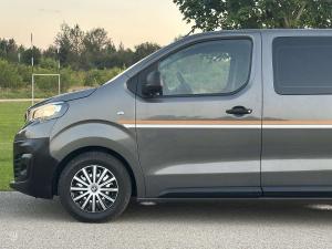 Grey Peugeot Expert 2019 in Siauliai, with an engine capacity of 1.50 L and mileage of 266 thousand km for 13450 €, photo 5 on AUTOMOTO.COM.LV