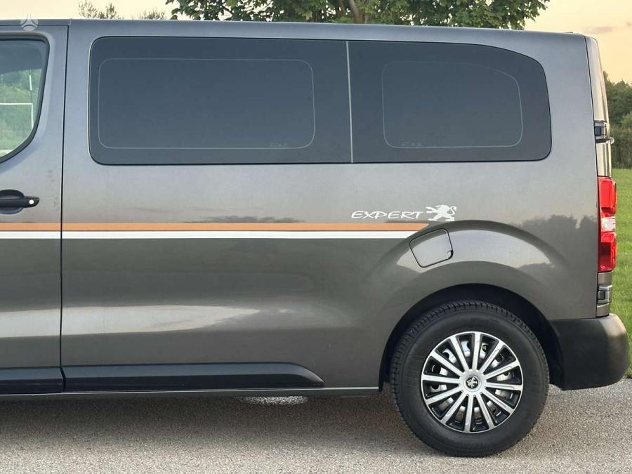 Grey Peugeot Expert 2019 in Siauliai, with an engine capacity of 1.50 L and mileage of 266 thousand km for 13450 €, photo 6 on AUTOMOTO.COM.LV