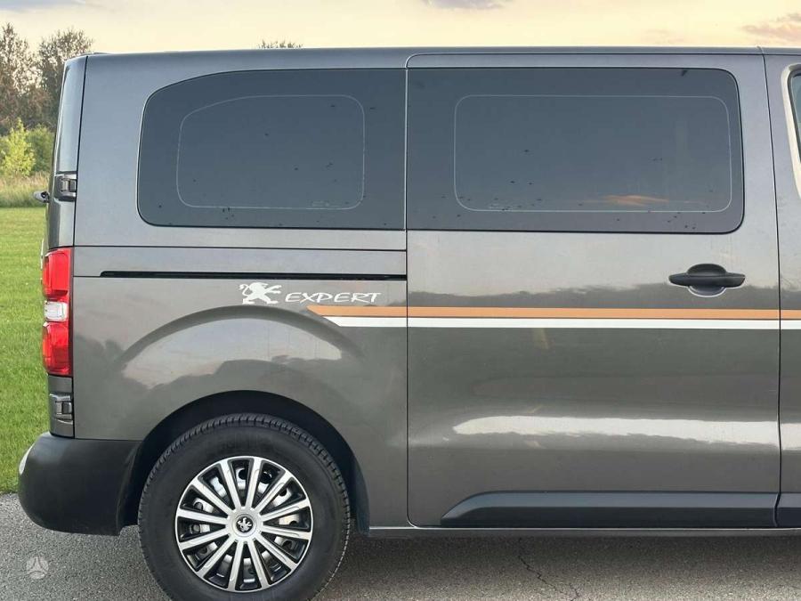 Grey Peugeot Expert 2019 in Siauliai, with an engine capacity of 1.50 L and mileage of 266 thousand km for 13450 €, photo 12 on AUTOMOTO.COM.LV