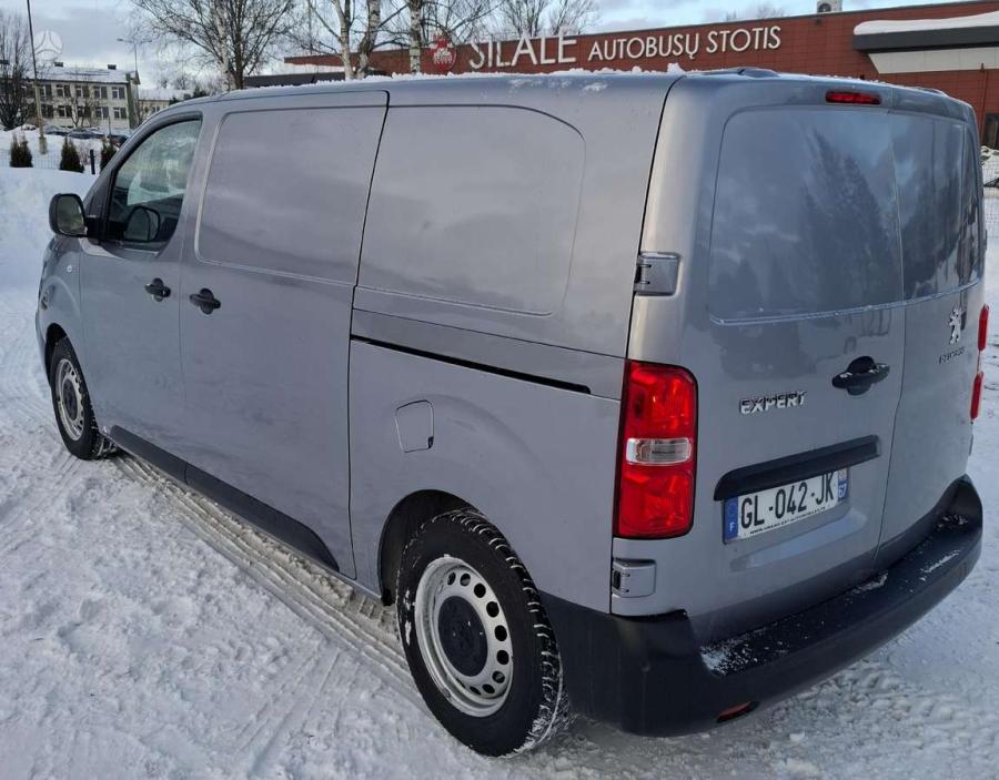 Grey Peugeot Expert 2022 in Taurage, with an engine capacity of 2.00 L and mileage of 194 thousand km for 12800 €, photo 3 on AUTOMOTO.COM.LV