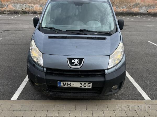 Peugeot Expert 2007 in Bauska on AUTOMOTO.COM.LV Grey Peugeot Expert 2007 in Bauska, with an engine capacity of 2.00 L and mileage of 421 thousand km for 600 €, photo 1 on AUTOMOTO.COM.LV