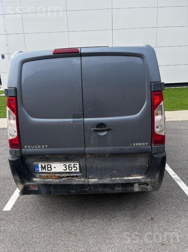 Peugeot Expert 2007 in Bauska on AUTOMOTO.COM.LV Grey Peugeot Expert 2007 in Bauska, with an engine capacity of 2.00 L and mileage of 421 thousand km for 600 €, photo 4 on AUTOMOTO.COM.LV