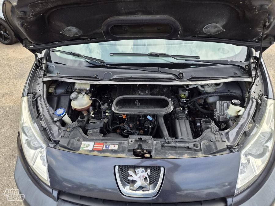 Grey Peugeot Expert 2011 in Klaipeda, with an engine capacity of 2.00 L and mileage of 287 thousand km for 6500 €, photo 11 on AUTOMOTO.COM.LV