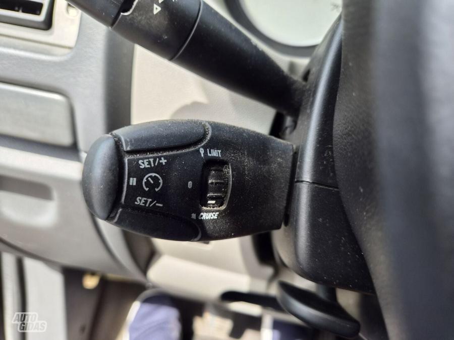 Grey Peugeot Expert 2011 in Klaipeda, with an engine capacity of 2.00 L and mileage of 287 thousand km for 6500 €, photo 22 on AUTOMOTO.COM.LV