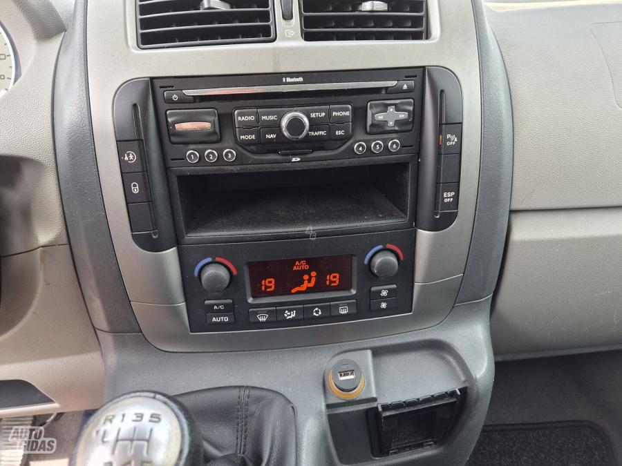 Grey Peugeot Expert 2011 in Klaipeda, with an engine capacity of 2.00 L and mileage of 287 thousand km for 6500 €, photo 23 on AUTOMOTO.COM.LV