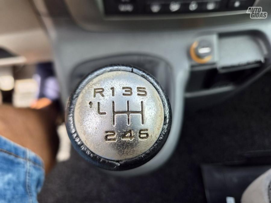 Grey Peugeot Expert 2011 in Klaipeda, with an engine capacity of 2.00 L and mileage of 287 thousand km for 6500 €, photo 25 on AUTOMOTO.COM.LV