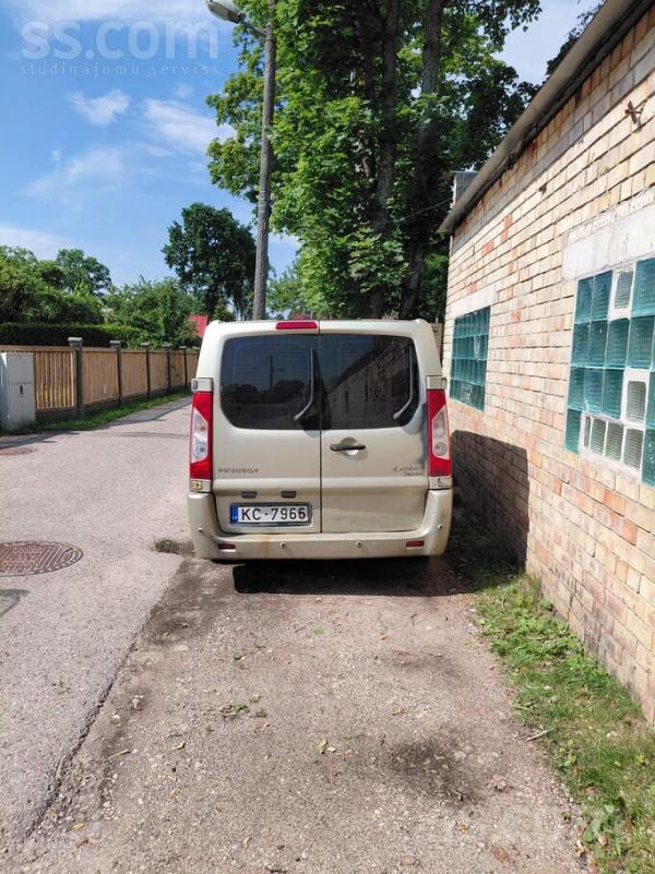 Grey Peugeot Expert 2015 in Jurmala, with an engine capacity of 2.00 L and mileage of 371 thousand km for 3300 €, photo 4 on AUTOMOTO.COM.LV