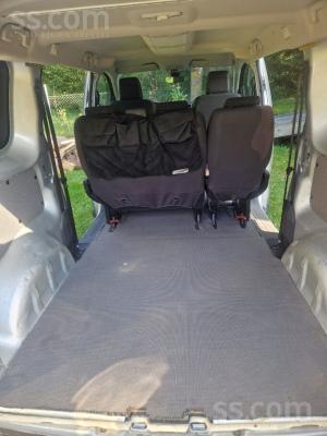 Grey Peugeot Expert 2017 in Aizkraukle, with an engine capacity of 1.60 L and mileage of 285 thousand km for 10500 €, photo 10 on AUTOMOTO.COM.LV