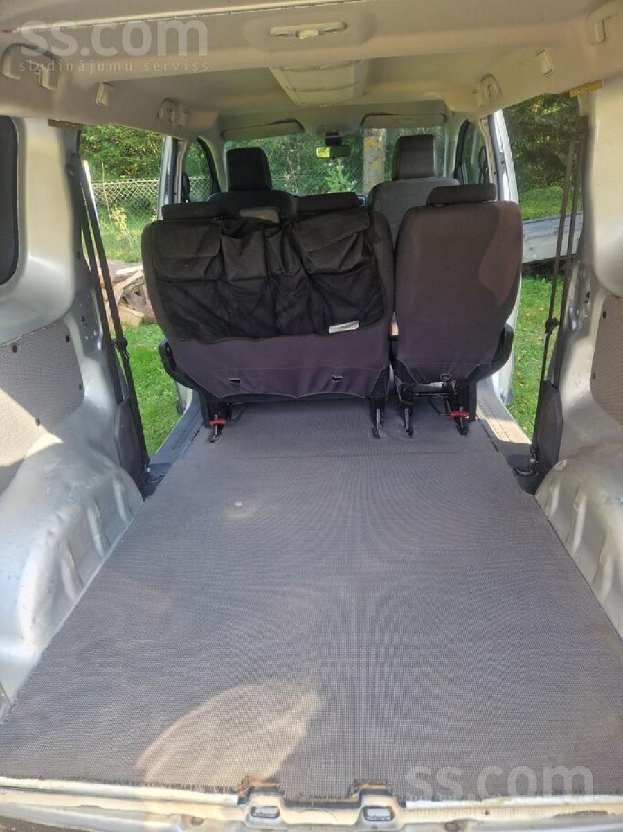 Grey Peugeot Expert 2017 in Aizkraukle, with an engine capacity of 1.60 L and mileage of 285 thousand km for 10500 €, photo 10 on AUTOMOTO.COM.LV