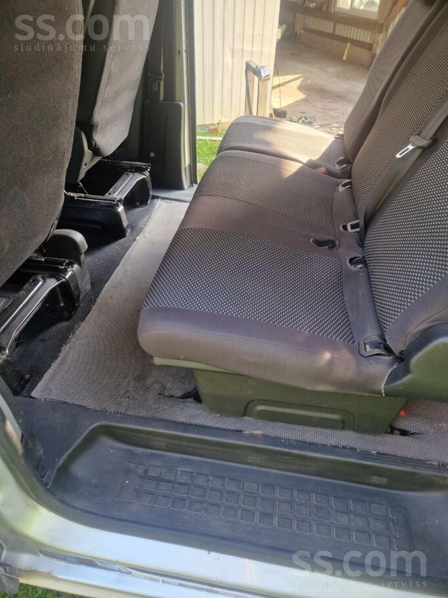 Grey Peugeot Expert 2017 in Aizkraukle, with an engine capacity of 1.60 L and mileage of 285 thousand km for 10500 €, photo 11 on AUTOMOTO.COM.LV