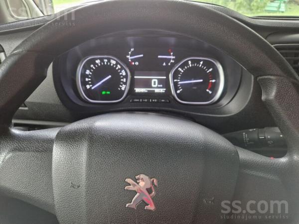 Grey Peugeot Expert 2017 in Aizkraukle, with an engine capacity of 1.60 L and mileage of 292 thousand km for 9300 €, photo 8 on AUTOMOTO.COM.LV
