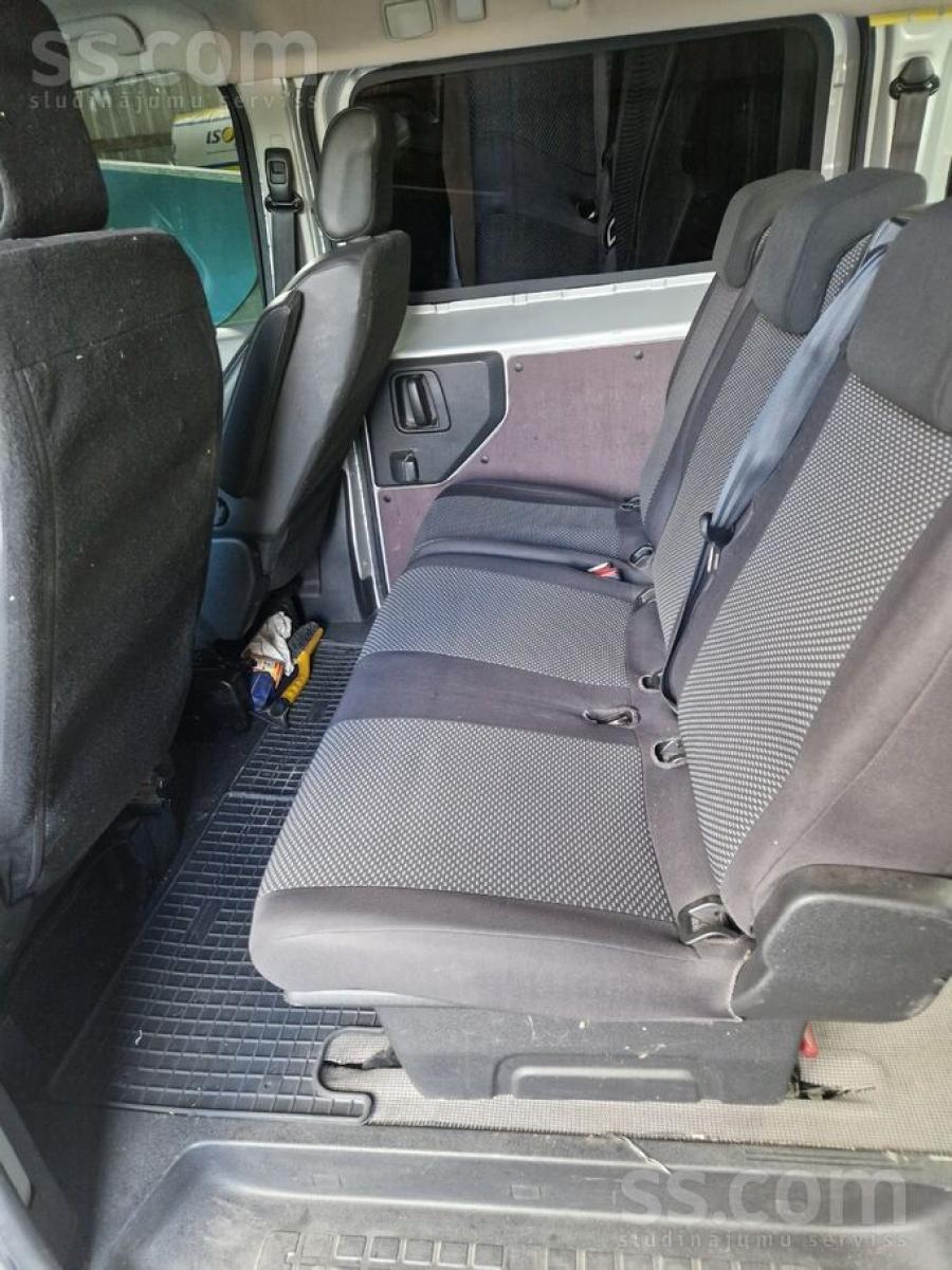 Grey Peugeot Expert 2017 in Aizkraukle, with an engine capacity of 1.60 L and mileage of 292 thousand km for 9300 €, photo 10 on AUTOMOTO.COM.LV