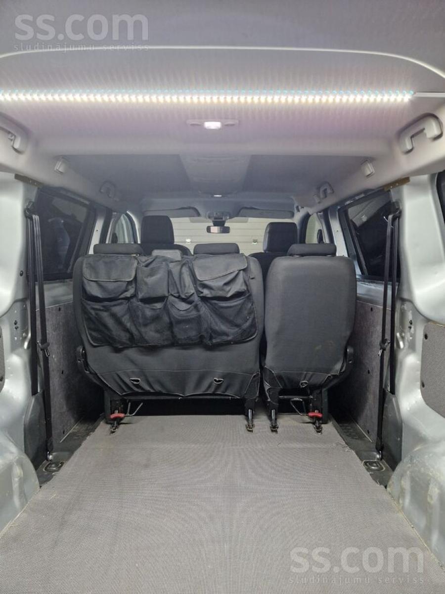 Grey Peugeot Expert 2017 in Aizkraukle, with an engine capacity of 1.60 L and mileage of 292 thousand km for 9300 €, photo 11 on AUTOMOTO.COM.LV
