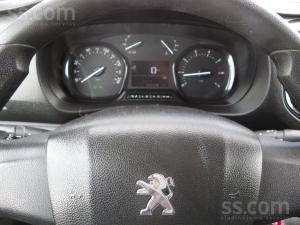Grey Peugeot Expert 2017 in Valka, with an engine capacity of 2.00 L and mileage of 146 thousand km for 9600 €, photo 8 on AUTOMOTO.COM.LV