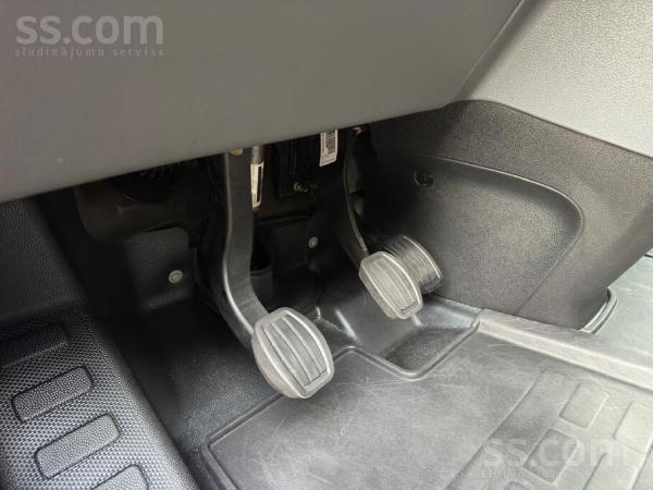 Grey Peugeot Expert 2019 in Tallinn, with an engine capacity of 2.00 L and mileage of 163 thousand km for 18900 €, photo 11 on AUTOMOTO.COM.LV