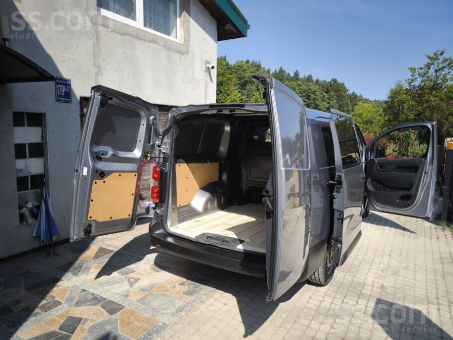 Grey Peugeot Expert 2024 in Riga, with an engine capacity of 2.00 L and mileage of 38 thousand km for 31900 €, photo 8 on AUTOMOTO.COM.LV
