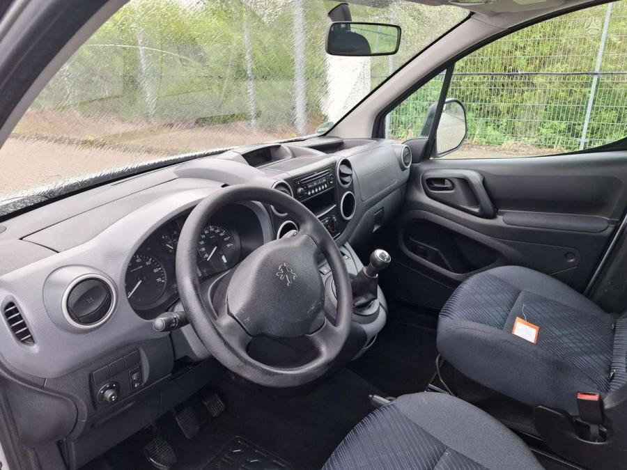 Pelēks Peugeot Expert 2008 Marijampole, ar dzinēja tilpumu 1.60 L un nobraukumu 141 tūkst. km par 2700 €, foto 8 vietnē AUTOMOTO.COM.LV