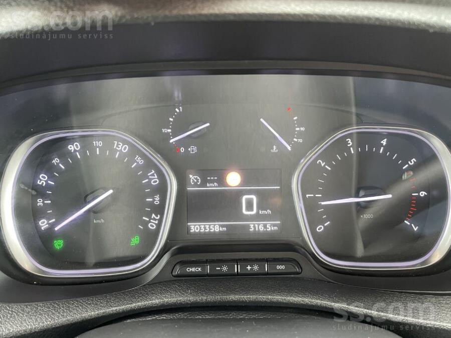 Pelēks Peugeot Expert 2017 Talsi, ar dzinēja tilpumu 2.00 L un nobraukumu 303 tūkst. km par 8990 €, foto 15 vietnē AUTOMOTO.COM.LV