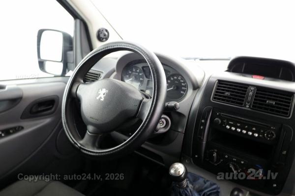 Grey Peugeot Expert 2010 in Tallinn, with an engine capacity of 2.00 L and mileage of 310 thousand km for 1499 €, photo 5 on AUTOMOTO.COM.LV