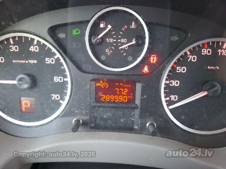 Grey Peugeot Expert 2013 in Tallinn, with an engine capacity of 2.00 L and mileage of 290 thousand km for 7900 €, photo 13 on AUTOMOTO.COM.LV