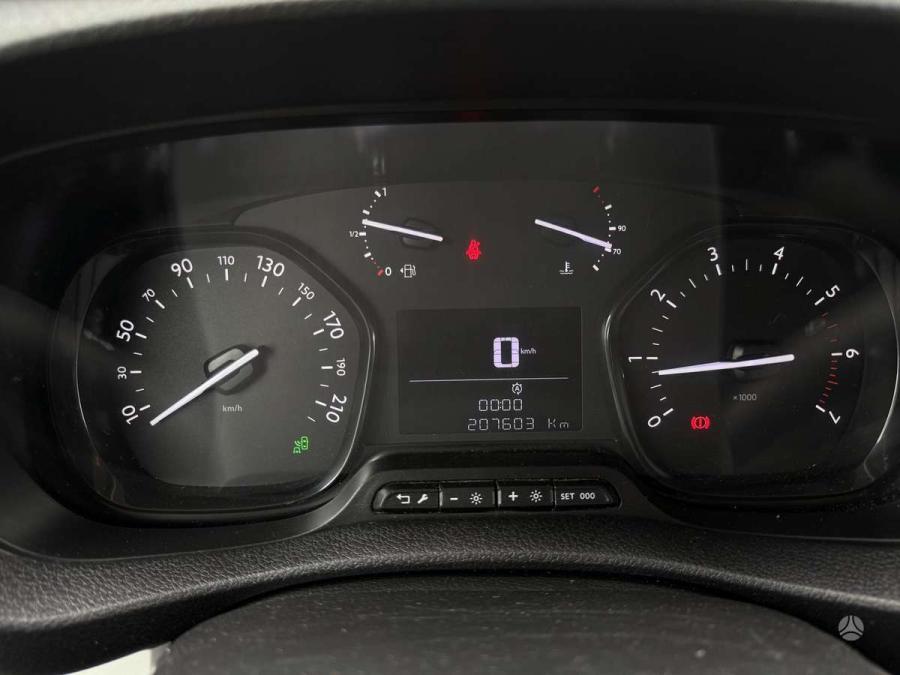 Red Peugeot Expert 2021 in Rokiskis, with an engine capacity of 2.00 L and mileage of 208 thousand km for 12800 €, photo 24 on AUTOMOTO.COM.LV