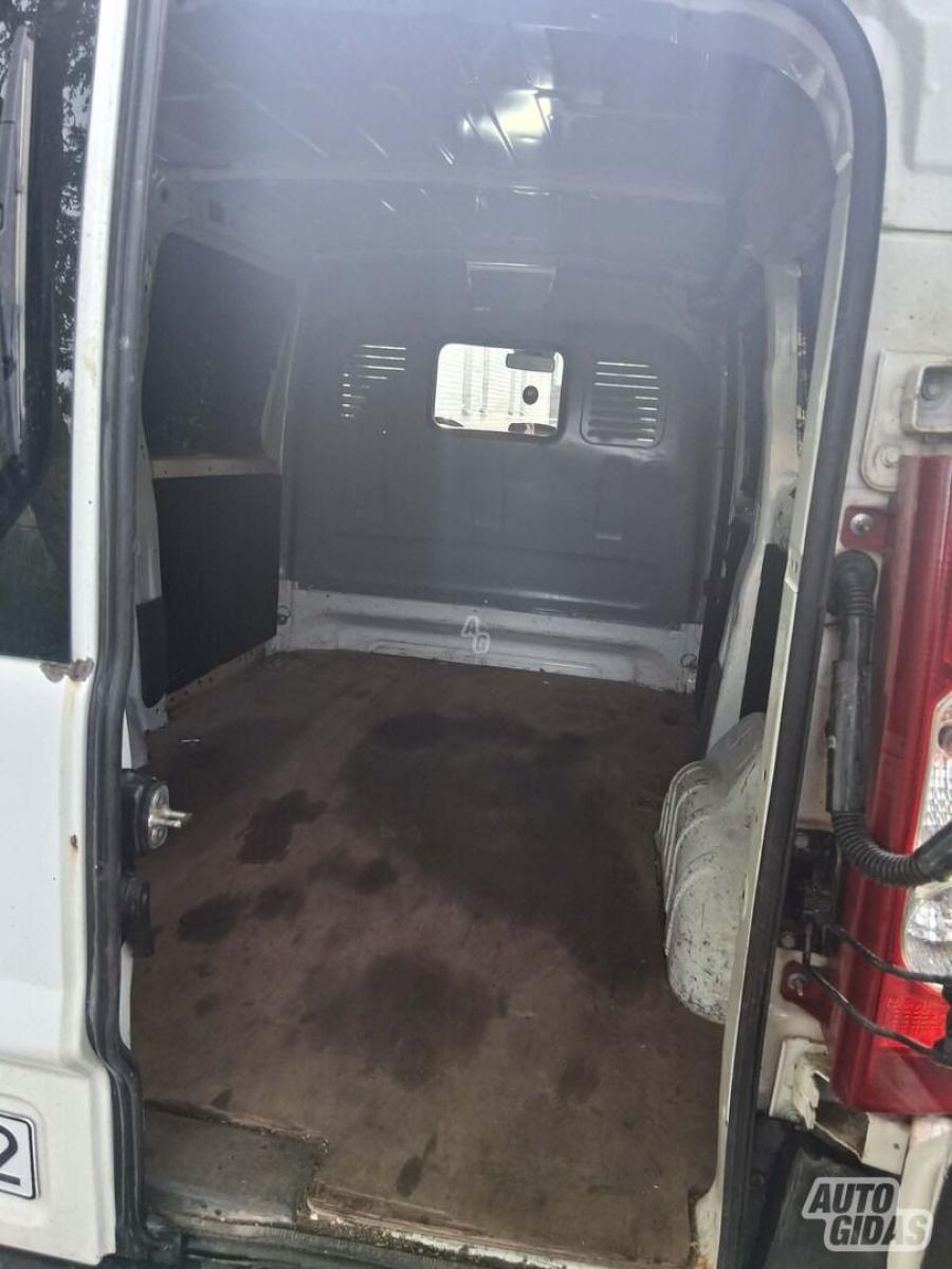 Balts Peugeot Expert 2012 Telšiai, ar dzinēja tilpumu 2.00 L un nobraukumu 350 tūkst. km par 2200 €, foto 10 vietnē AUTOMOTO.COM.LV