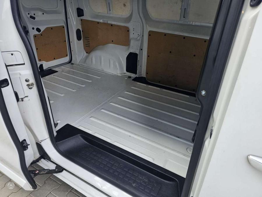 White Peugeot Expert 2016 in Vilnius, with an engine capacity of 0.00 L and mileage of 162 thousand km for 8350 €, photo 17 on AUTOMOTO.COM.LV