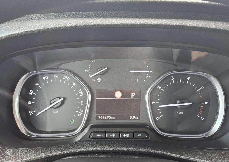 White Peugeot Expert 2016 in Vilnius, with an engine capacity of 0.00 L and mileage of 162 thousand km for 8350 €, photo 38 on AUTOMOTO.COM.LV