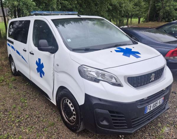 White Peugeot Expert 2018 in Silale, with an engine capacity of 2.00 L and mileage of 310 thousand km for 5900 €, photo 4 on AUTOMOTO.COM.LV