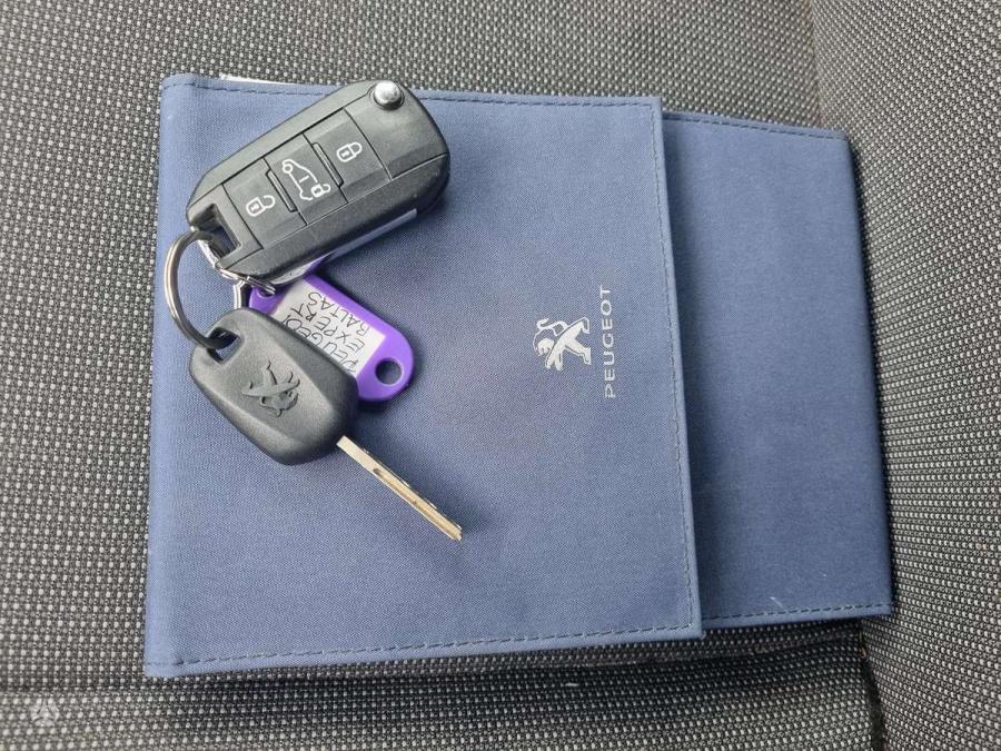 White Peugeot Expert 2019 in Taurage, with an engine capacity of 1.56 L and mileage of 202 thousand km for 7300 €, photo 15 on AUTOMOTO.COM.LV
