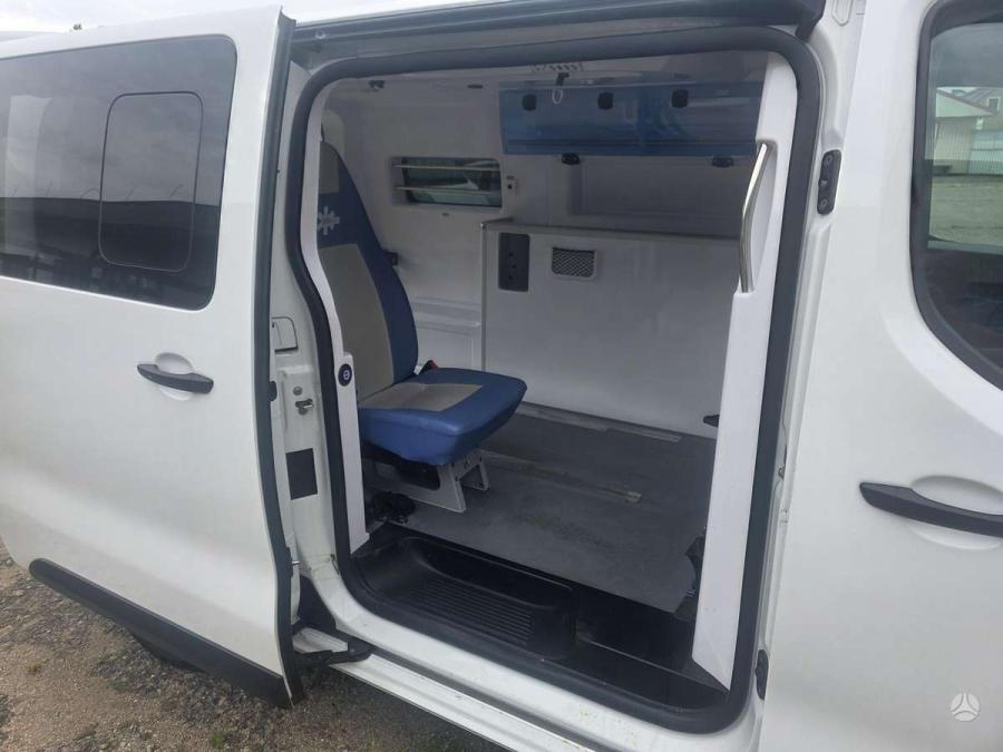 White Peugeot Expert 2021 in Taurage, with an engine capacity of 2.00 L and mileage of 134 thousand km for 9300 €, photo 8 on AUTOMOTO.COM.LV