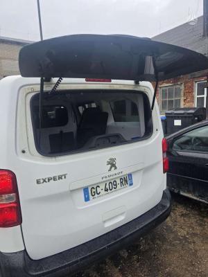 White Peugeot Expert 2021 in Taurage, with an engine capacity of 2.00 L and mileage of 134 thousand km for 9300 €, photo 15 on AUTOMOTO.COM.LV