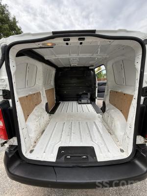 White Peugeot Expert 2022 in Riga, with an engine capacity of 1.50 L and mileage of 170 thousand km for 10900 €, photo 18 on AUTOMOTO.COM.LV