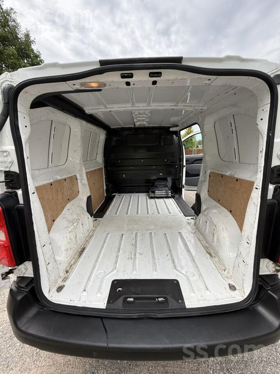 White Peugeot Expert 2022 in Riga, with an engine capacity of 1.50 L and mileage of 170 thousand km for 10900 €, photo 18 on AUTOMOTO.COM.LV