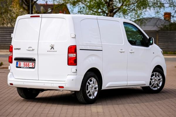 White Peugeot Expert 2018 in Riga, with an engine capacity of 1.60 L and mileage of 239 thousand km for 9990 €, photo 5 on AUTOMOTO.COM.LV