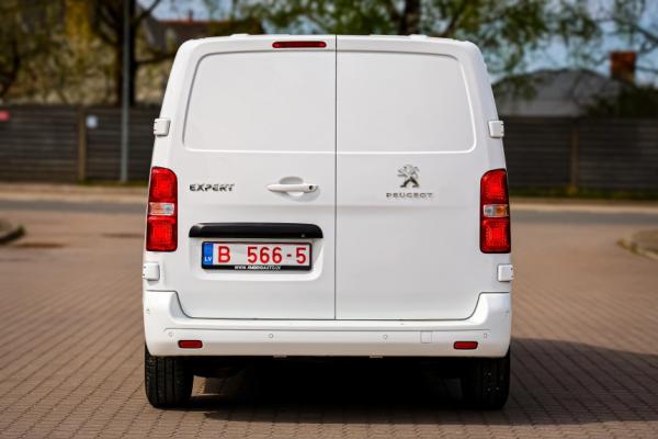 White Peugeot Expert 2018 in Riga, with an engine capacity of 1.60 L and mileage of 239 thousand km for 9990 €, photo 6 on AUTOMOTO.COM.LV