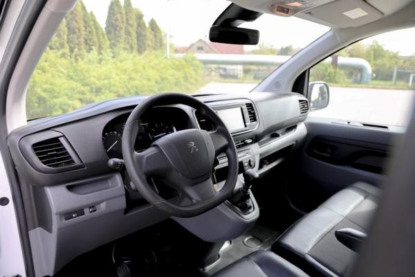 White Peugeot Expert 2018 in Riga, with an engine capacity of 1.60 L and mileage of 239 thousand km for 9990 €, photo 10 on AUTOMOTO.COM.LV