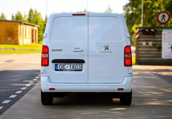 White Peugeot Expert 2018 in Jelgava, with an engine capacity of 1.60 L and mileage of 239 thousand km for 9990 €, photo 6 on AUTOMOTO.COM.LV