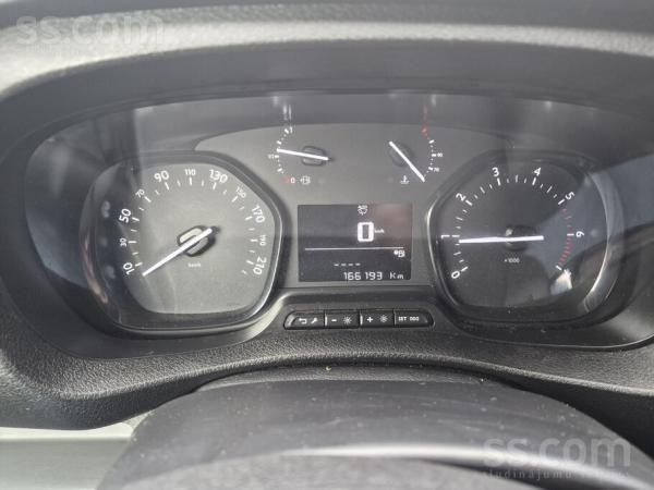 White Peugeot Expert 2019 in Riga, with an engine capacity of 1.50 L and mileage of 166 thousand km for 8500 €, photo 7 on AUTOMOTO.COM.LV