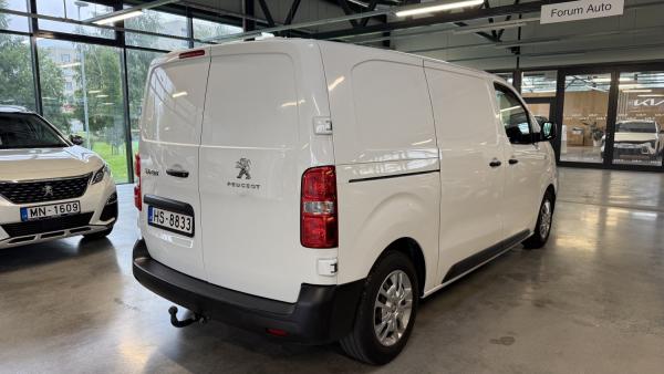 White Peugeot Expert 2022 in Riga, with an engine capacity of 1.50 L and mileage of 73 thousand km for 18900 €, photo 3 on AUTOMOTO.COM.LV
