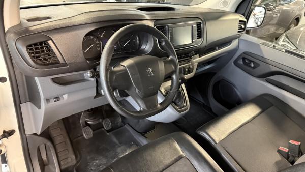 White Peugeot Expert 2022 in Riga, with an engine capacity of 1.50 L and mileage of 73 thousand km for 18900 €, photo 8 on AUTOMOTO.COM.LV