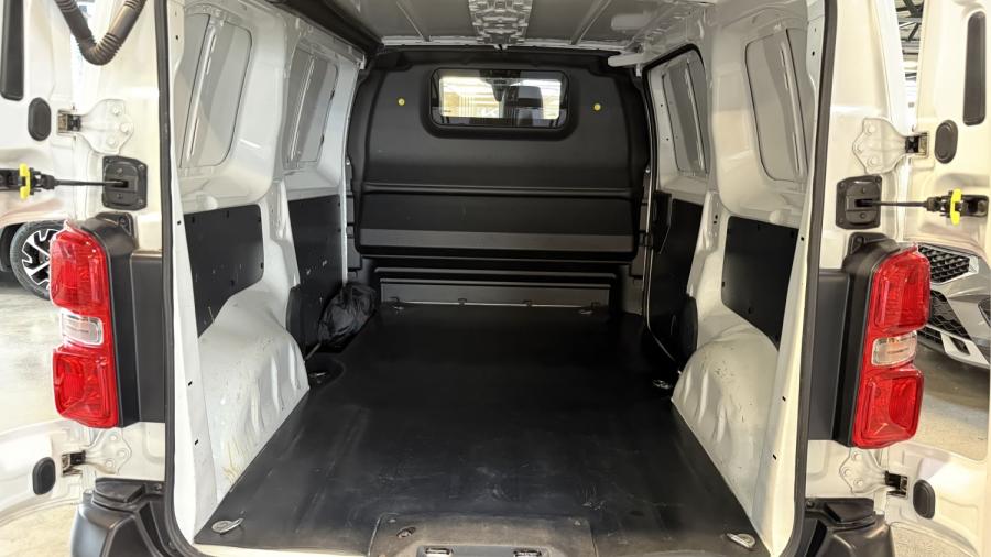 Balts Peugeot Expert 2022 Rīga, ar dzinēja tilpumu 1.50 L un nobraukumu 73 tūkst. km par 18900 €, foto 10 vietnē AUTOMOTO.COM.LV