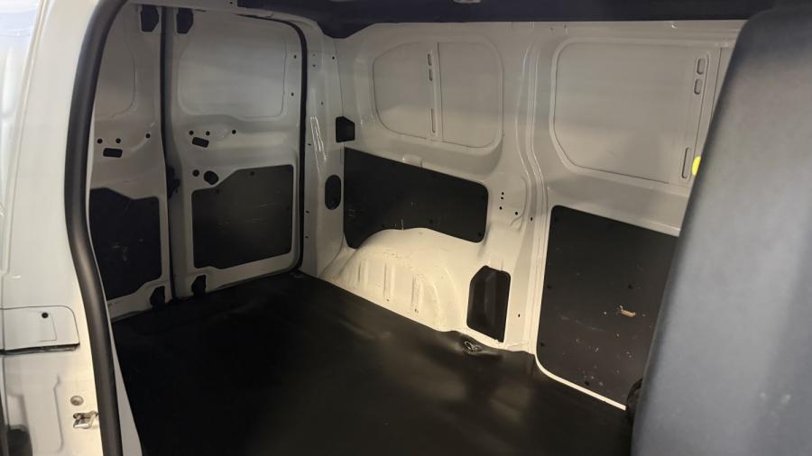 Balts Peugeot Expert 2022 Rīga, ar dzinēja tilpumu 1.50 L un nobraukumu 73 tūkst. km par 18900 €, foto 12 vietnē AUTOMOTO.COM.LV