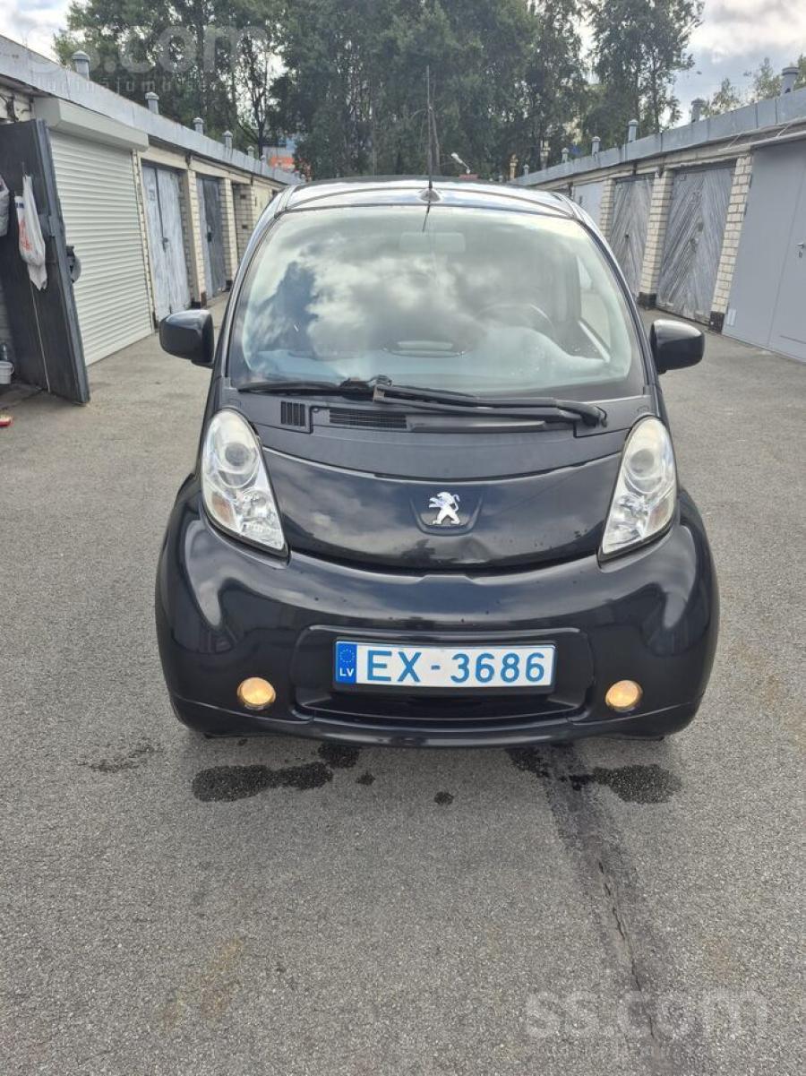 Black Peugeot iOn 2013 in Riga, with an engine capacity of 0.00 L and mileage of 111 thousand km for 2200 €, photo 3 on AUTOMOTO.COM.LV