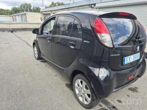 Black Peugeot iOn 2013 in Riga, with an engine capacity of 0.00 L and mileage of 111 thousand km for 2200 €, photo 4 on AUTOMOTO.COM.LV