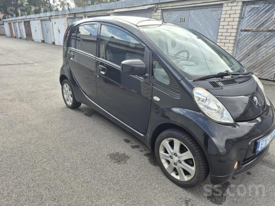 Black Peugeot iOn 2013 in Riga, with an engine capacity of 0.00 L and mileage of 111 thousand km for 2200 €, photo 7 on AUTOMOTO.COM.LV
