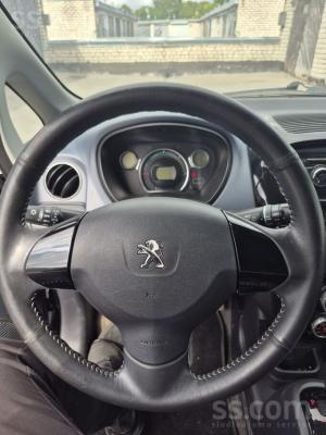 Black Peugeot iOn 2013 in Riga, with an engine capacity of 0.00 L and mileage of 111 thousand km for 2200 €, photo 14 on AUTOMOTO.COM.LV