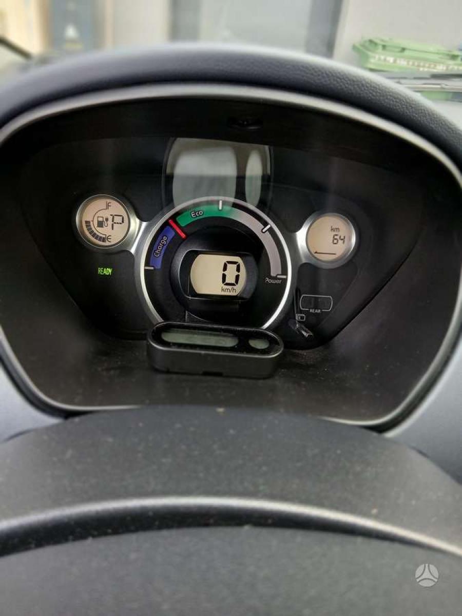 Grey Peugeot iOn 2016 in Kaunas, with an engine capacity of 0.00 L and mileage of 25 thousand km for 2950 €, photo 4 on AUTOMOTO.COM.LV